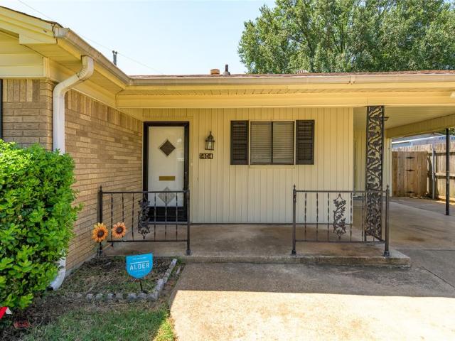1404 Holiday Place