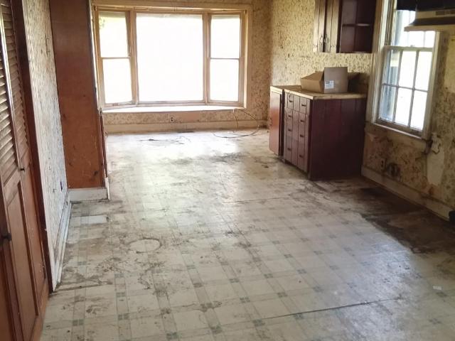 1404 Riverwood Dr