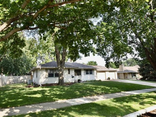 1404 S Glendale Ave, Sioux Falls, SD 57105