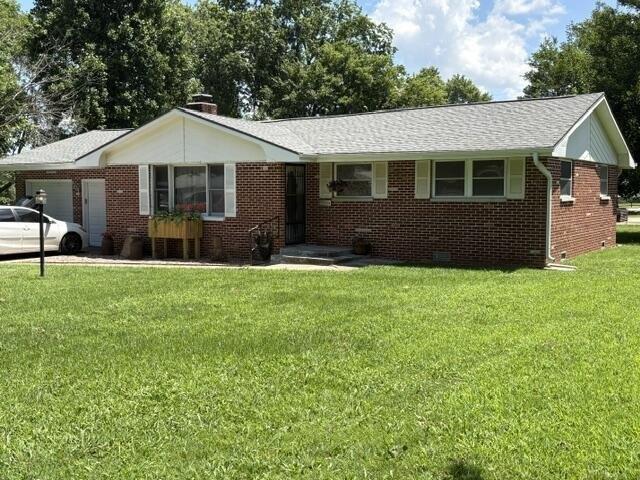 1404 S Madison Ave, Aurora, MO 65605