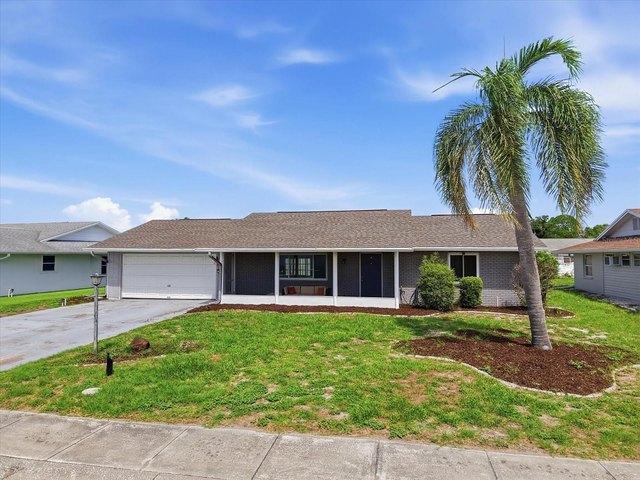 1404 Seton Hall Dr, Sun City Center, FL 33573