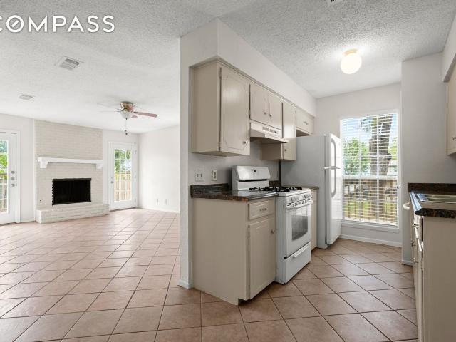 1404 Valleyridge Cir B, Austin, TX