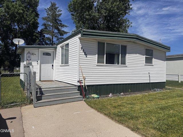 1404 Virginia Ave, Bismarck, ND 58504