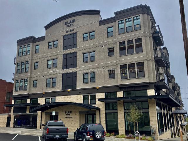 1404 11th St, 1 bed, 2 full baths