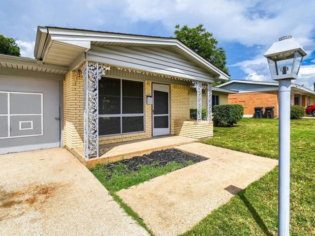 1405 Oak Grove Rd, Fort Worth, TX 76134