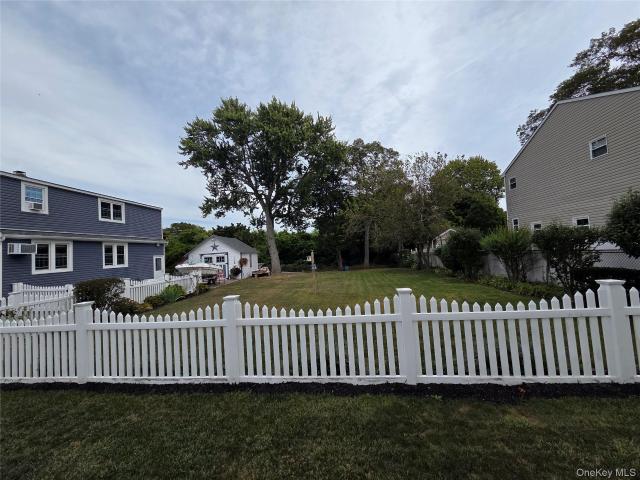 1405 Ohio Ave, Bay Shore, NY 11706 | MLS #946771 | Compass