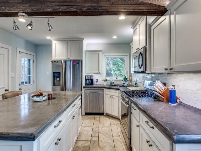 1405 Bluebonnet Drive