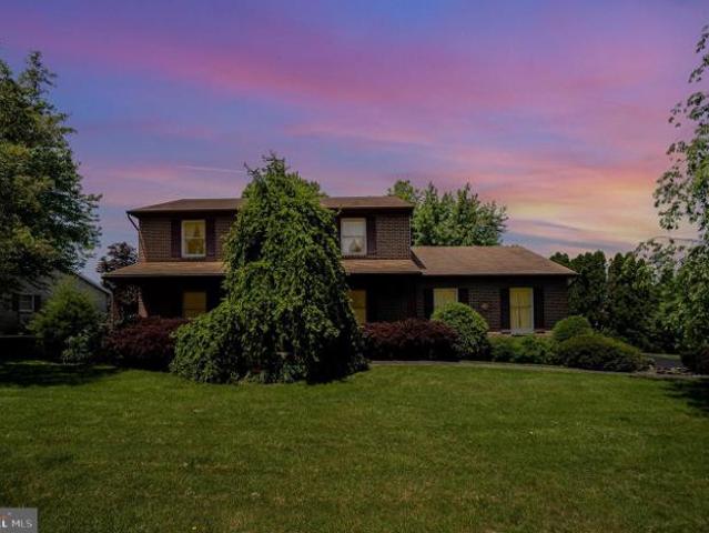 1405 Breezeview Dr, York, PA 17404