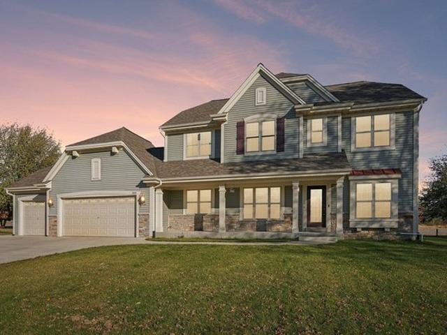 1405 Country Club Ln, Watertown, WI 53098