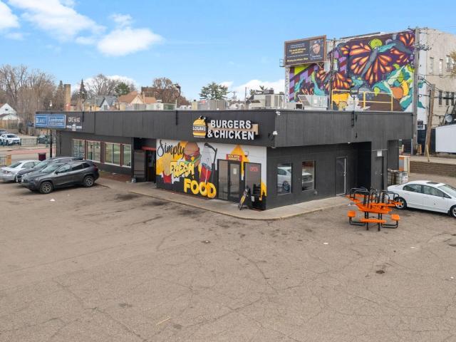 1405 E Lake Street