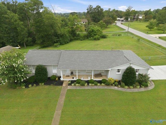 1405 Edgewood St NW, Hartselle, AL 35640