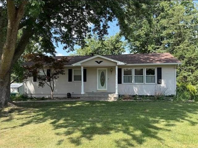 1405 Englewood Dr, Macon, MO 63552