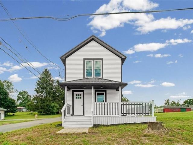 1405 Francis St, Ellwood City, PA 16117