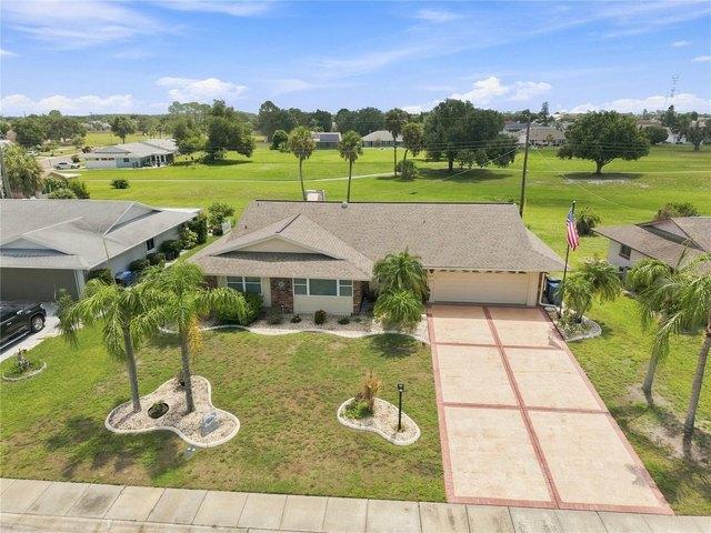 1405 Hacienda Dr, Sun City Center, FL 33573