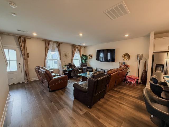 1405 Japonica Alley