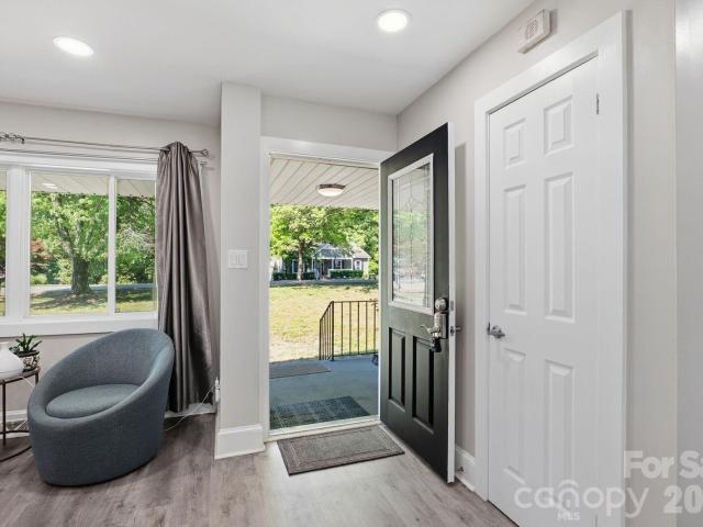1405 Lakeview Drive