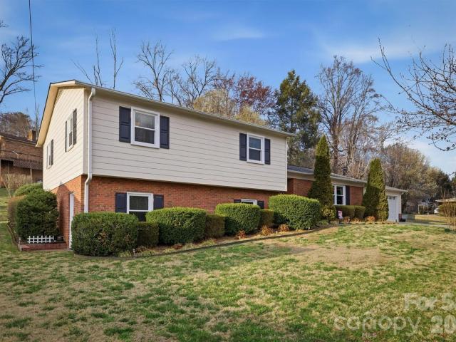 1405 Lower Creek Drive NE
