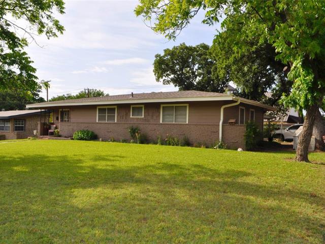 1405 Rolling Hills Dr, Graham, TX 76450 | MLS #20948 | Compass