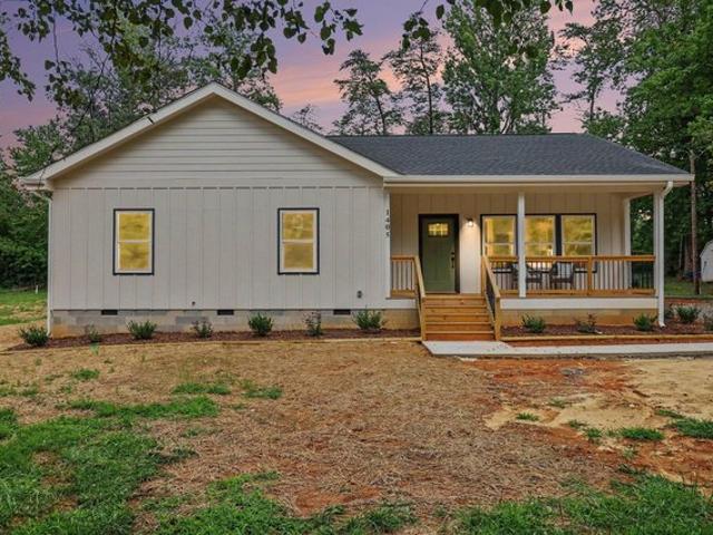 1405 Sundown Dr, Mebane, NC 27302