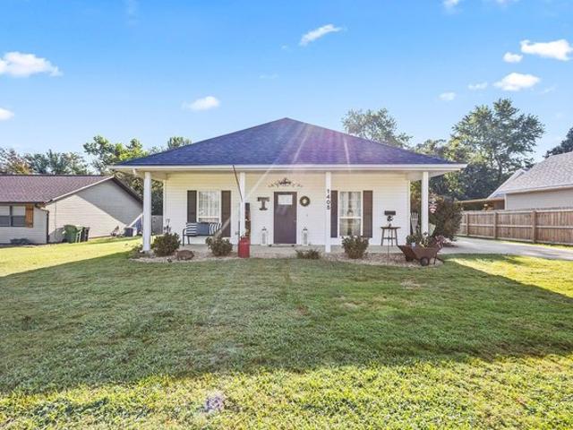 1405 S 5th St, Rogers, AR 72756