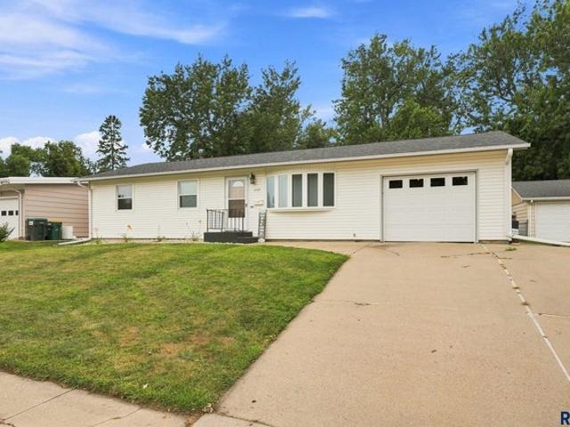 1405 S Bruce Rd, Sioux Falls, SD 57105
