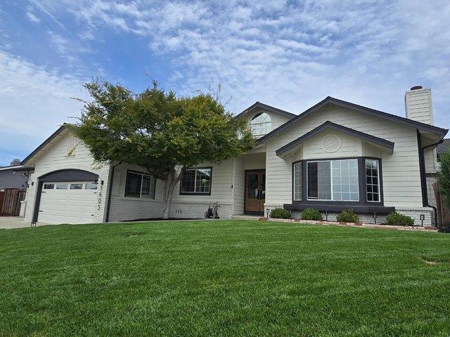 1405 S Ridgemark Dr, Hollister, CA 95023