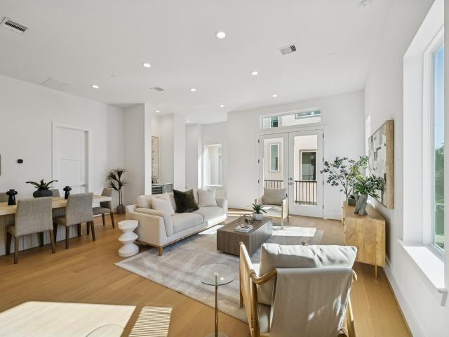 1405 W 21st St B