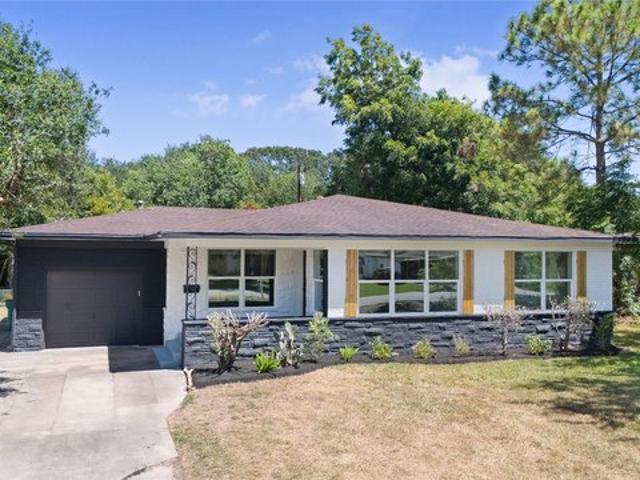1405 W Crockett St, La Marque, TX 77568