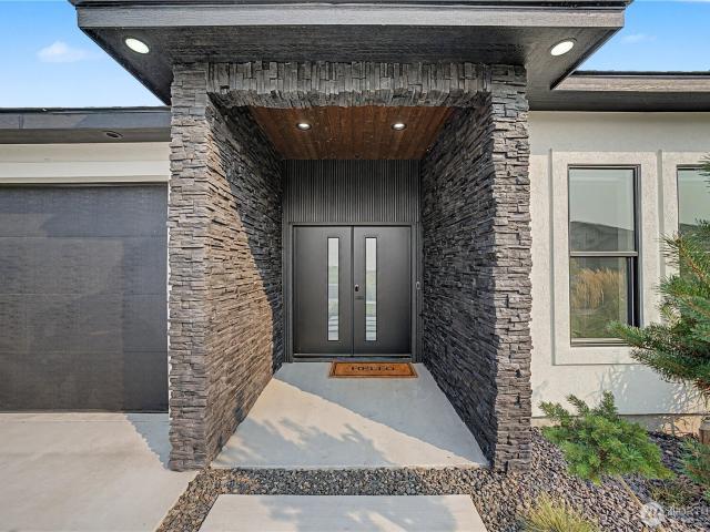 1405 W Lakeside Drive