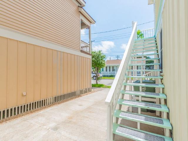 1406 Moody Avenue 2