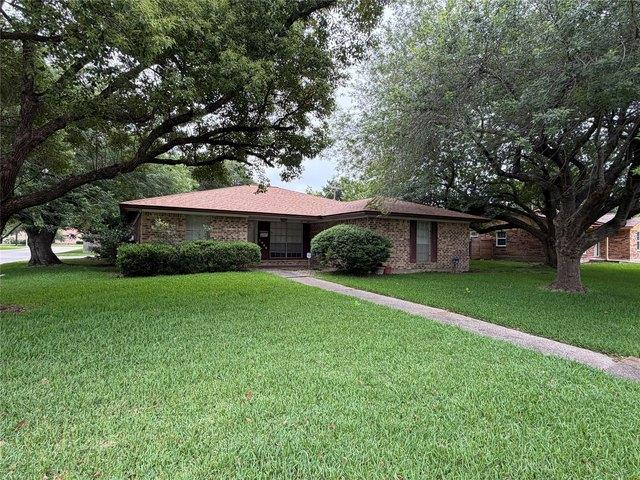 1406 N Dakota St, Baytown, TX 77520