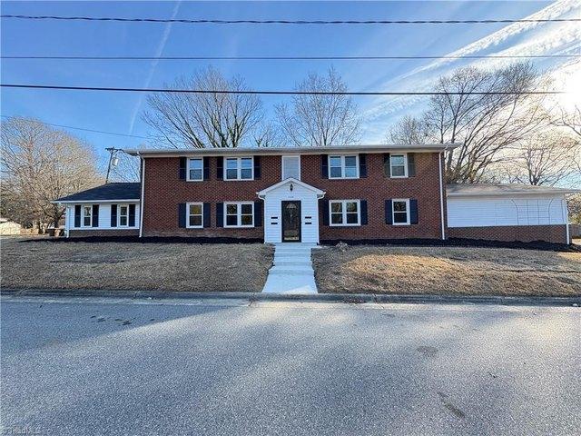 1406 N Ohenry Blvd, Greensboro, NC 27405