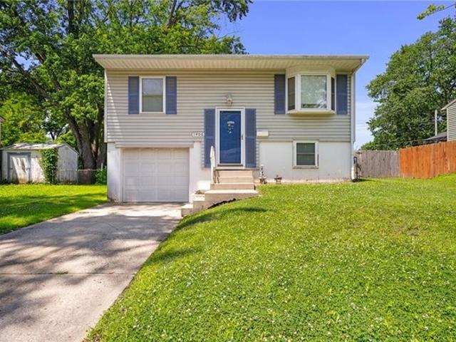 1406 N Osage Trl, Independence, MO 64058