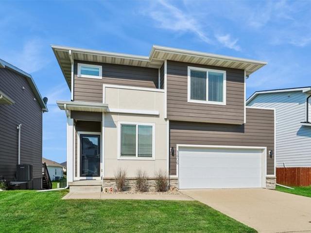 1406 NE Little Beaver Dr, Grimes, IA 50111