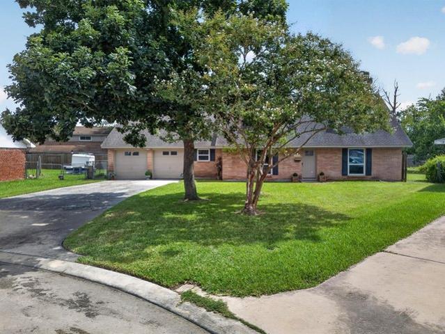 1406 Cedarbrook Ct, Seabrook, TX 77586