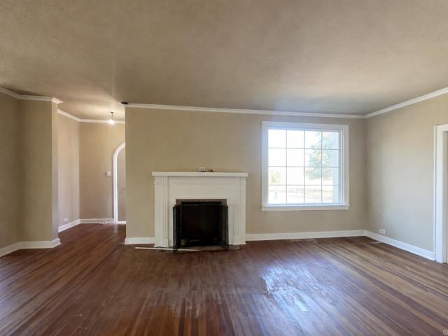 1406 E Main St