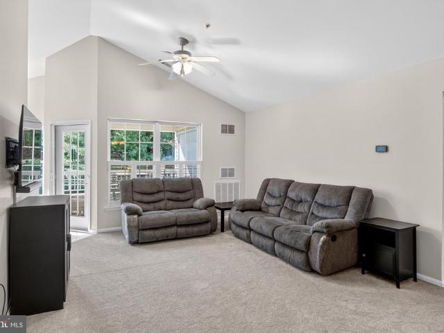 1406 J Bonnett Place # 209