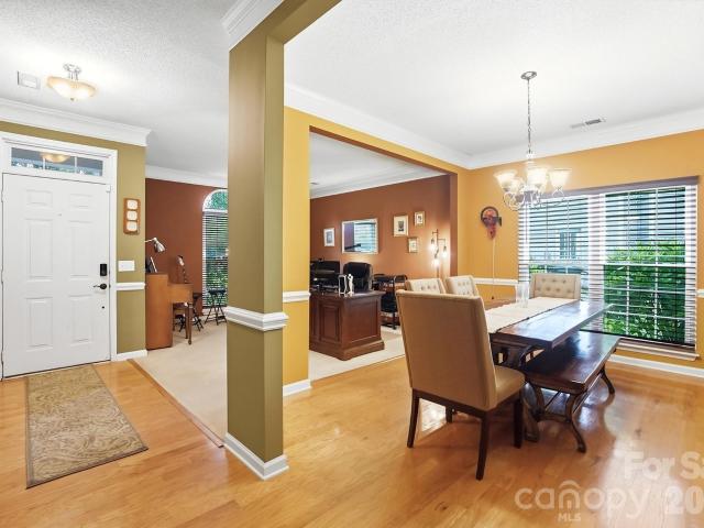 1406 Lockhart Place NW