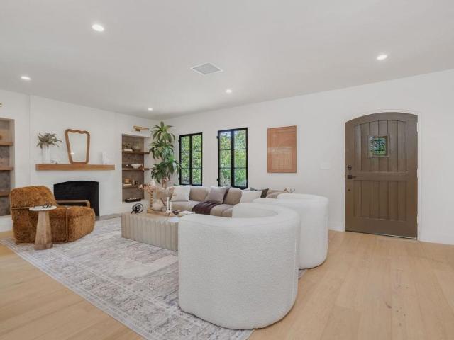 1406 Stratford Ave