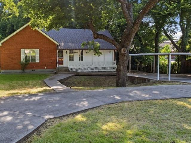 1406 S Elm St, Weatherford, TX 76086