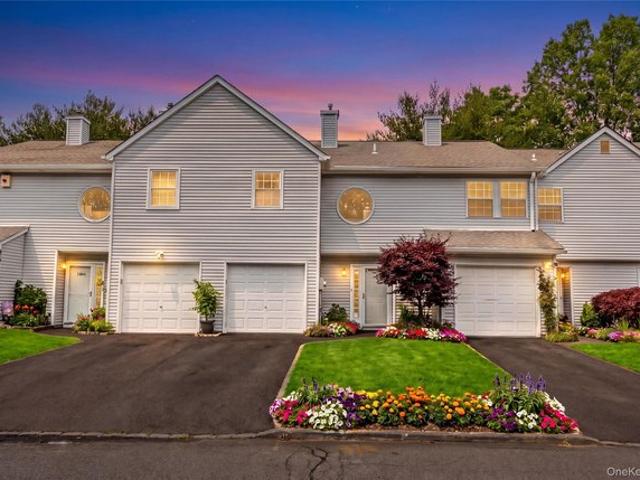 1406 Sara Cir, Port Jefferson Station, NY 11776