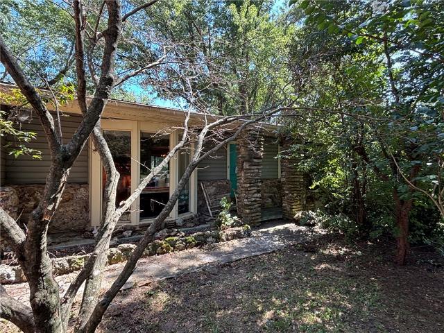 1406 W Court
