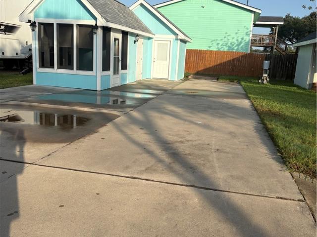 1406 W Corpus Christi Street