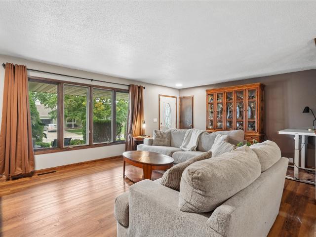 1406 W Grandview Drive