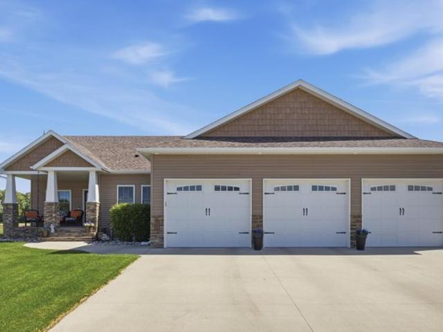 1406 W Summerwood Trl, Dilworth, MN 56529