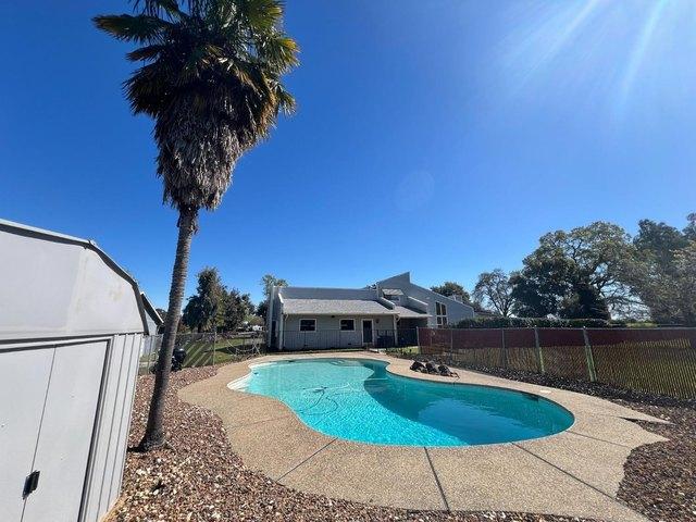 14076 Saradale Ln, Galt, CA 95632
