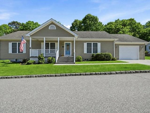 1407 Middle Rd Unit 277, Calverton, NY 11933
