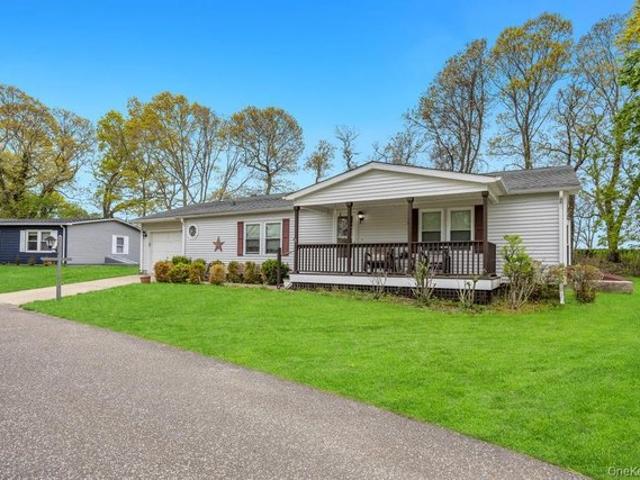 1407 Middle Rd Unit 45, Calverton, NY 11933