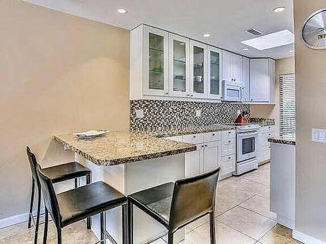 1407 N Sunrise Way 29