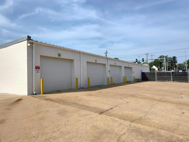 1407 N West Avenue
